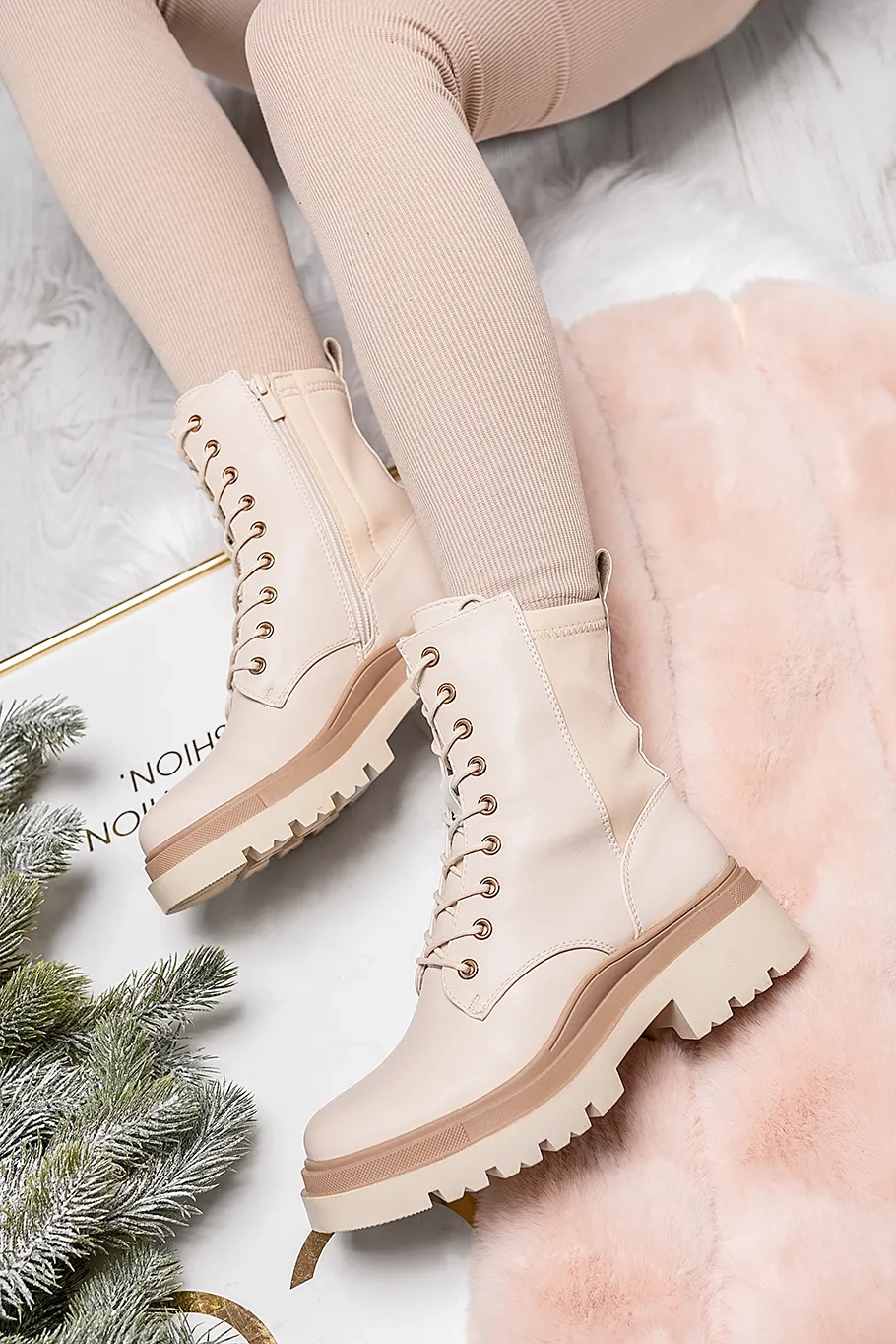 Damskie trapery beżowe A9302-8 - Escoli